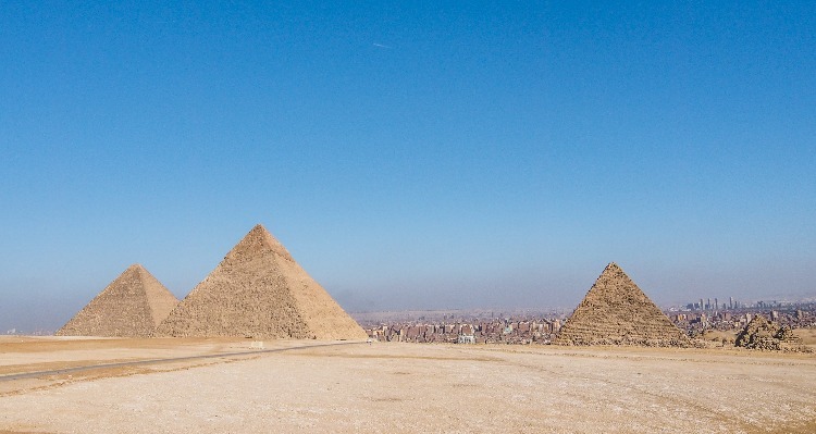 The Pyramids of Giza: Location, History, Travel Tips...