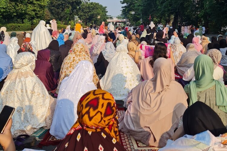 Eid al-Fitr 2026: How to Celebrate It Traditionally?