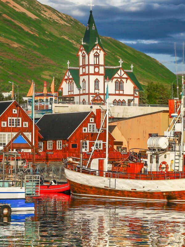 Iceland Weather in April 2025: Cold, Damp; Places to Go